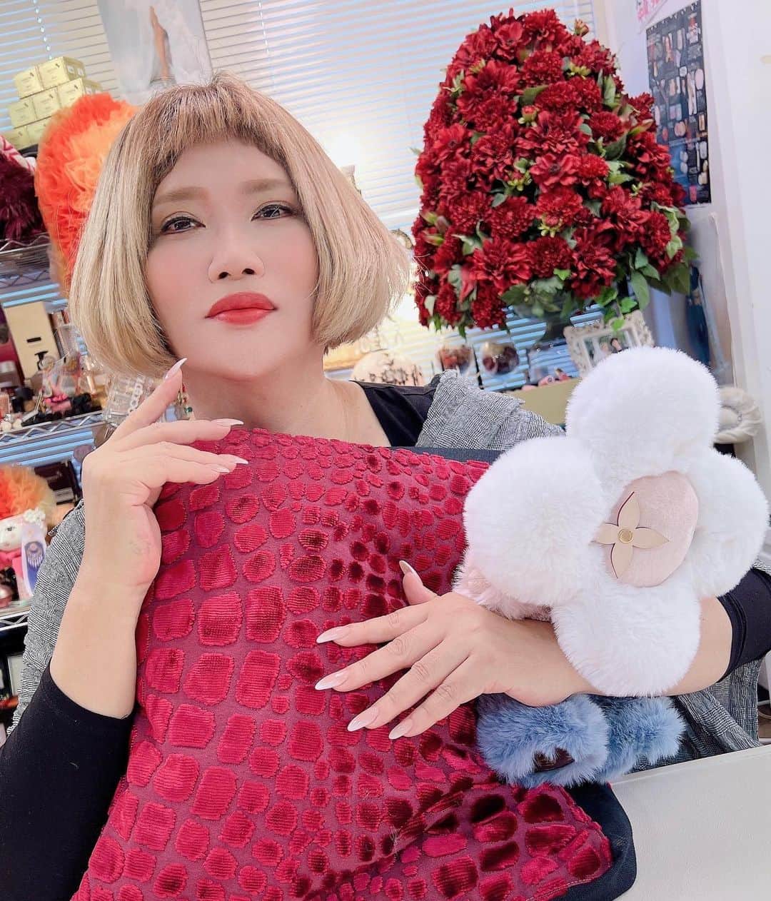 IKKO【公式】さんのインスタグラム写真 - (IKKO【公式】Instagram)「NEWウィッグ作りました‼️ 2枚目は、フィッティング中です ️ オンエア情報 7月31日(月) 19: ...