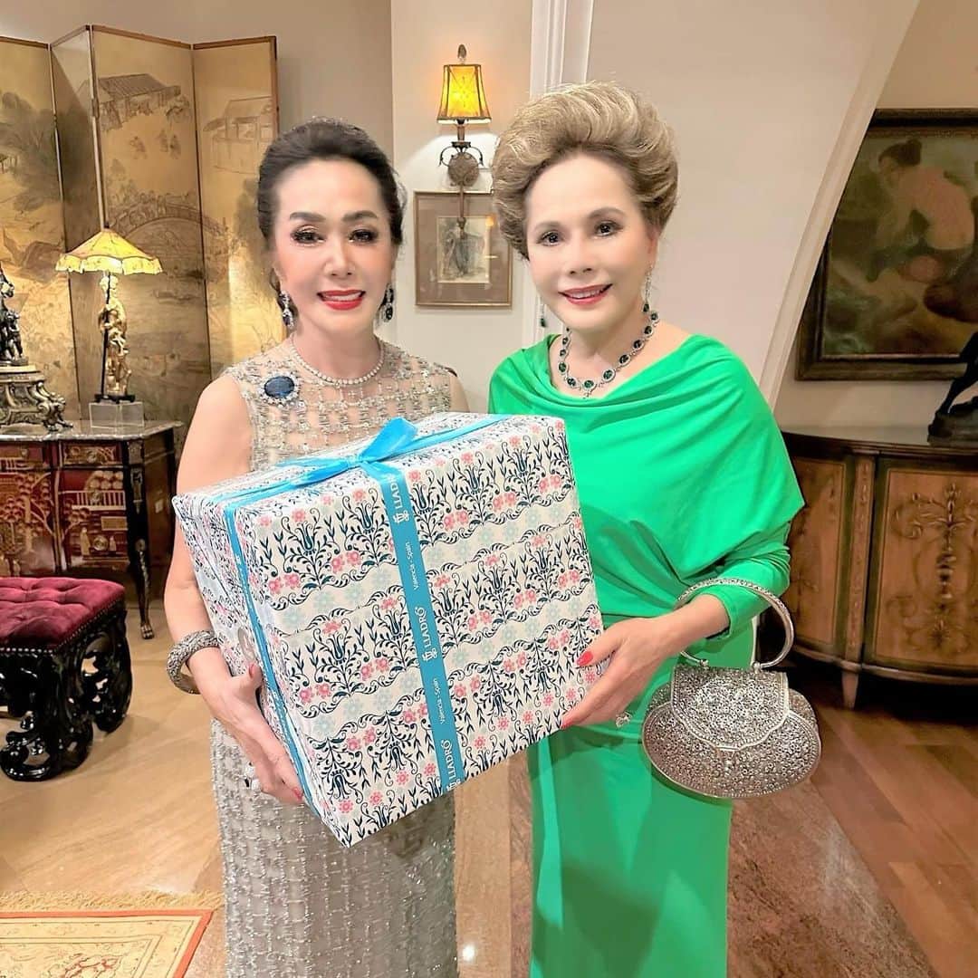 デヴィ・スカルノさんのインスタグラム写真 - (デヴィ・スカルノInstagram)「旧い友人である Mrs. Inti Sabagio が ...