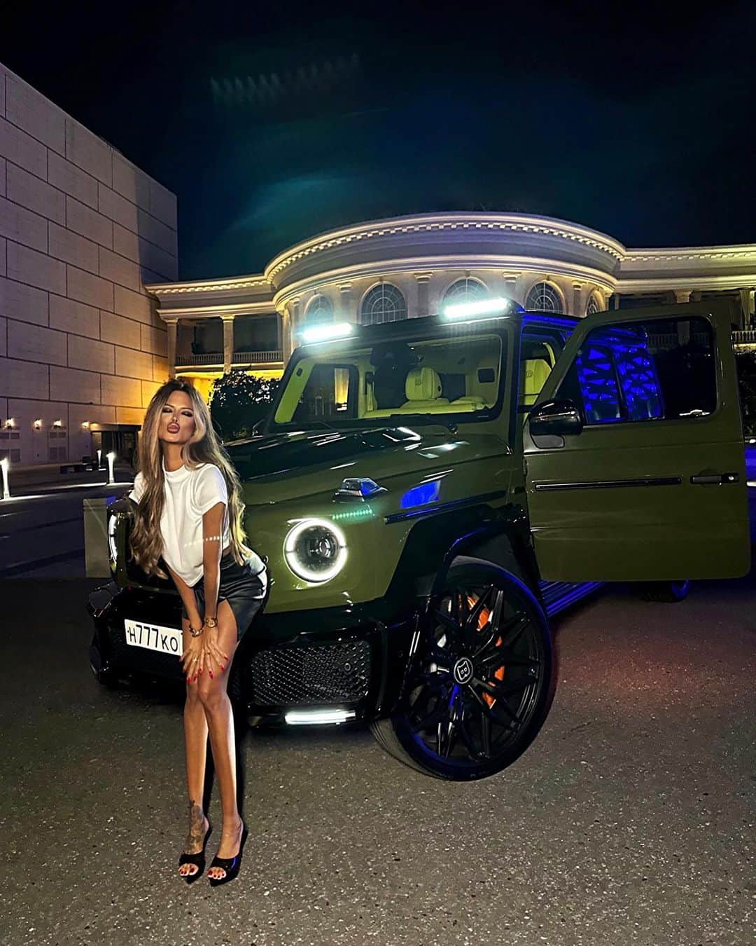 Nita Kuzminaさんのインスタグラム写真 - (Nita KuzminaInstagram)「New design for my car 🖤 Thanks @dctuning_msk ...