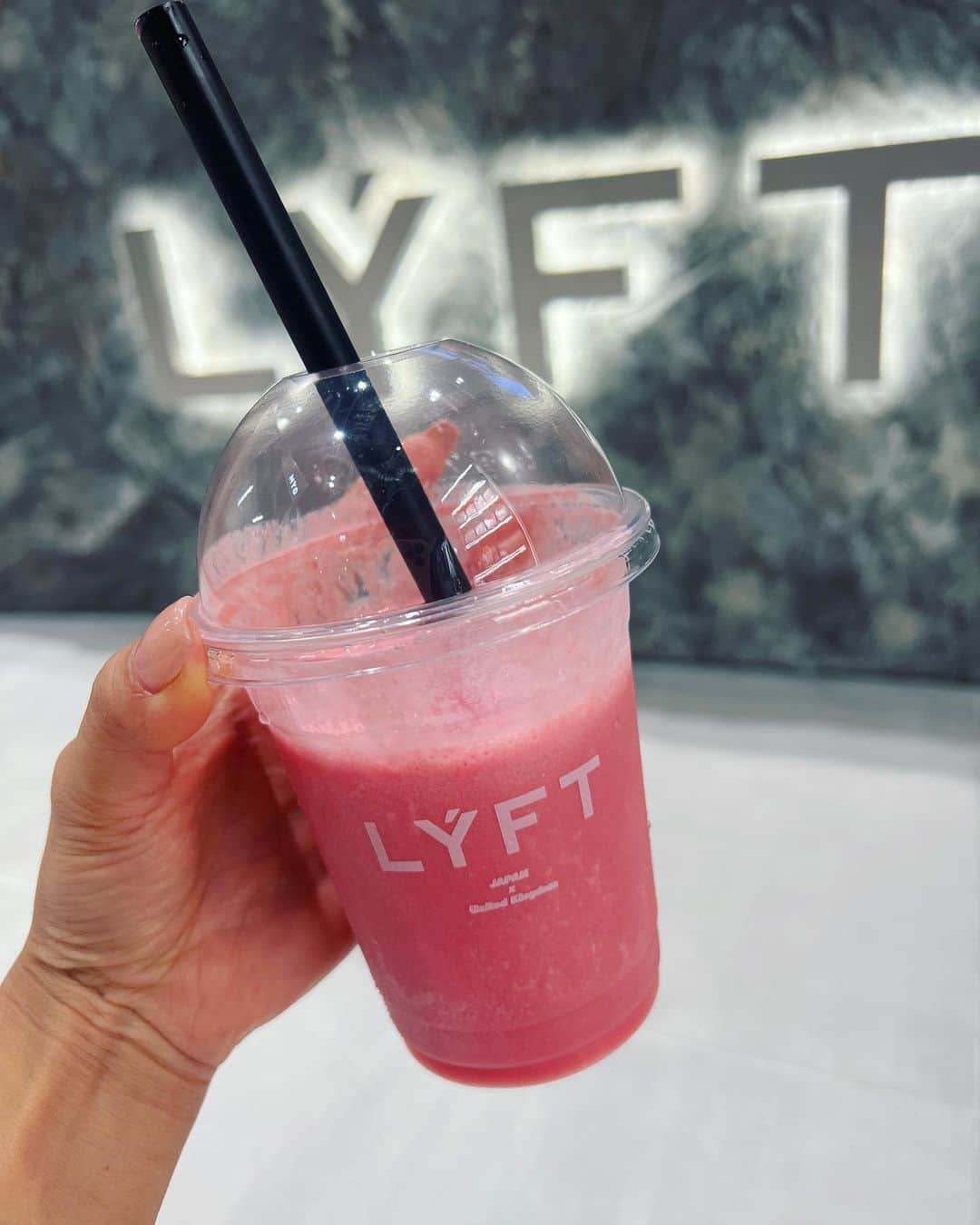 Azusaさんのインスタグラム写真 - (AzusaInstagram)「LYFT GYMでトレーニングしたあとは期間限定のTROPICAL ...