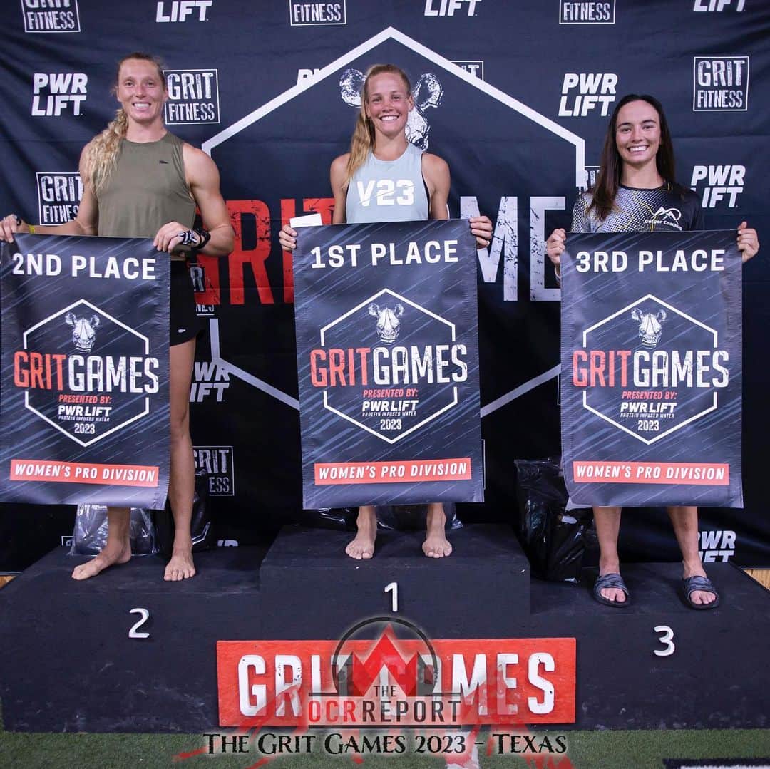 カーリー・ウォパットさんのインスタグラム写真 - (カーリー・ウォパットInstagram)「They say we leave pieces ...