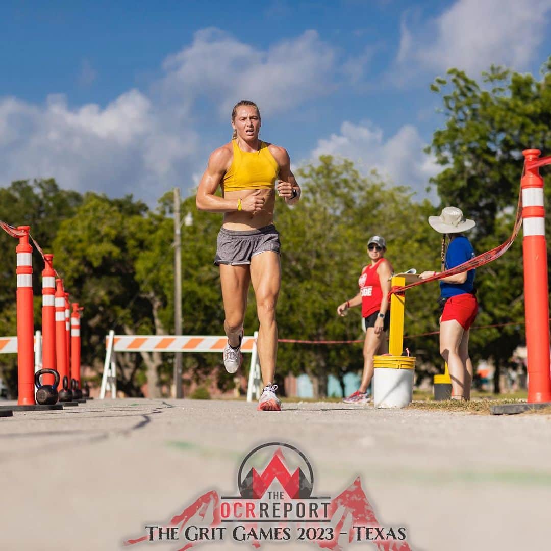 カーリー・ウォパットさんのインスタグラム写真 - (カーリー・ウォパットInstagram)「They say we leave pieces ...