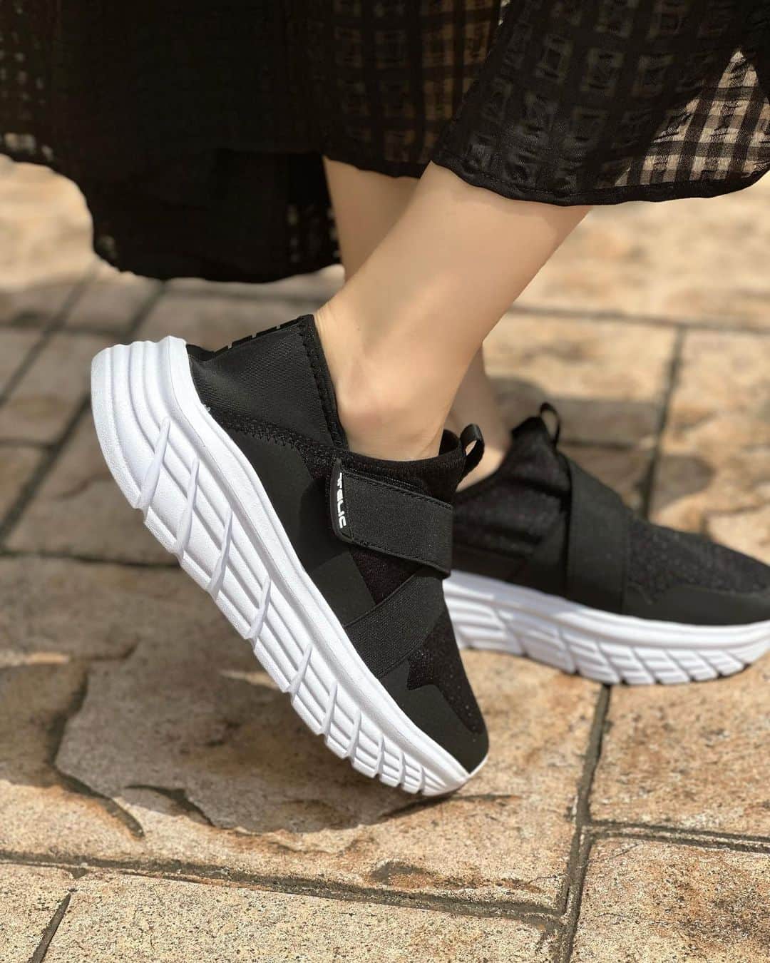 美波千夏さんのインスタグラム写真 - (美波千夏Instagram)「. えまが産まれてから とにかく歩くことが増えた！ @telic ...