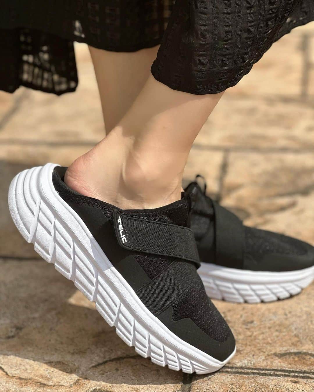 美波千夏さんのインスタグラム写真 - (美波千夏Instagram)「. えまが産まれてから とにかく歩くことが増えた！ @telic ...