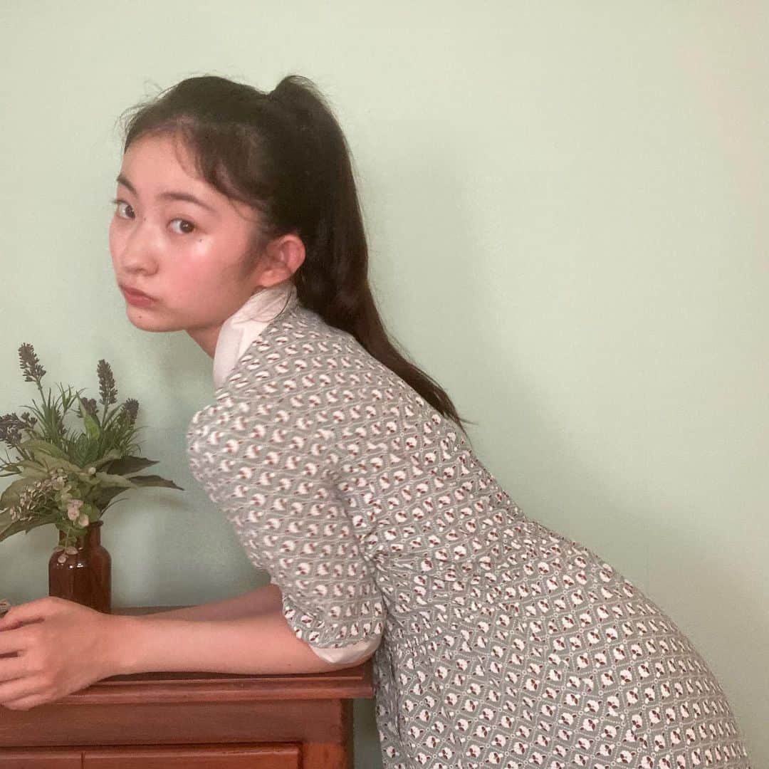 Ayamiさんのインスタグラム写真 - (AyamiInstagram)「フェミニンな雰囲気の可愛いワンピース ･.｡* 何枚目が好きですか🤔 . #ワンピース #ポニーテール #ロングヘア ...