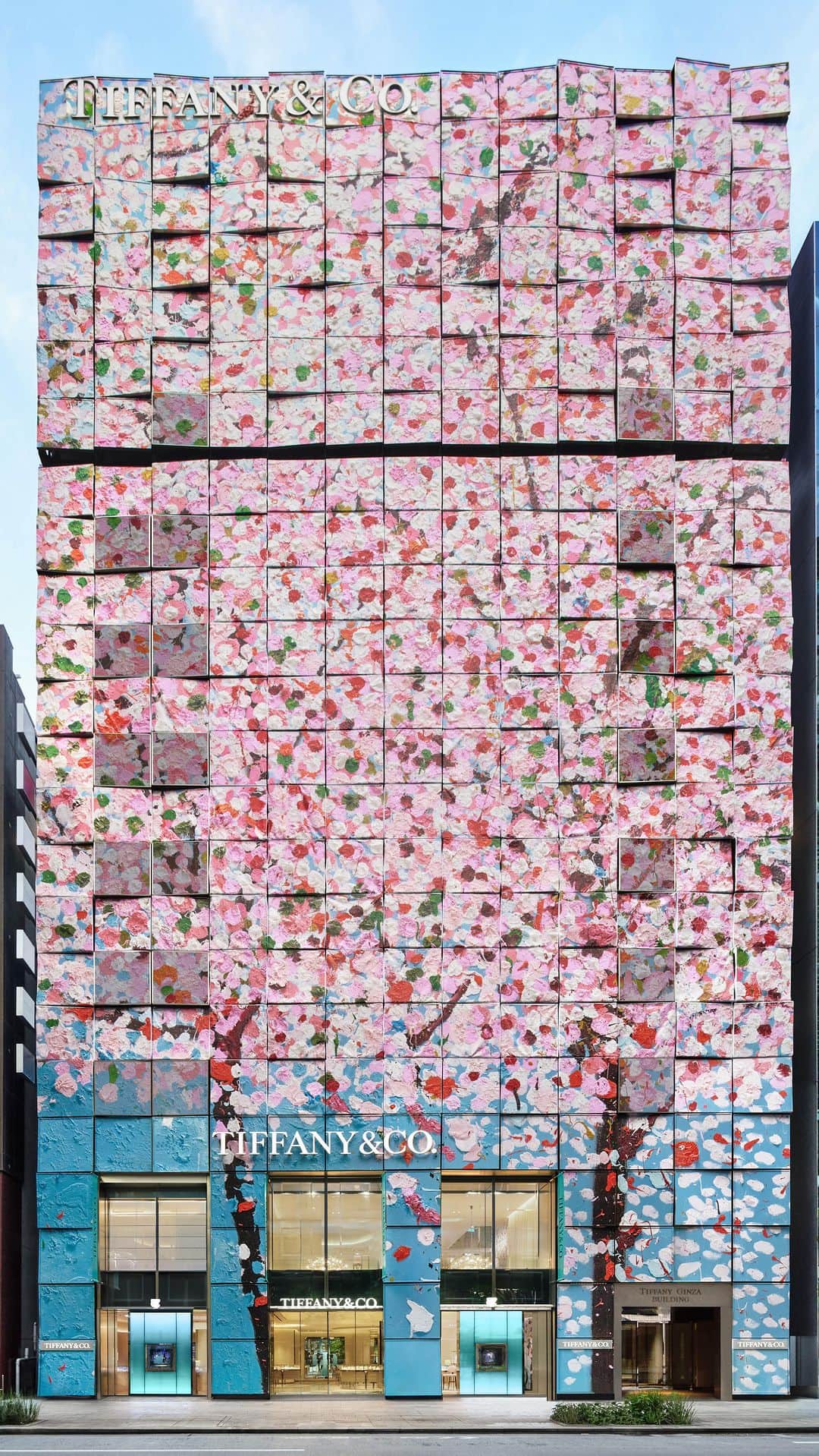 LVMHさんのインスタグラム動画 - (LVMHInstagram)「To celebrate its grand opening, the ...