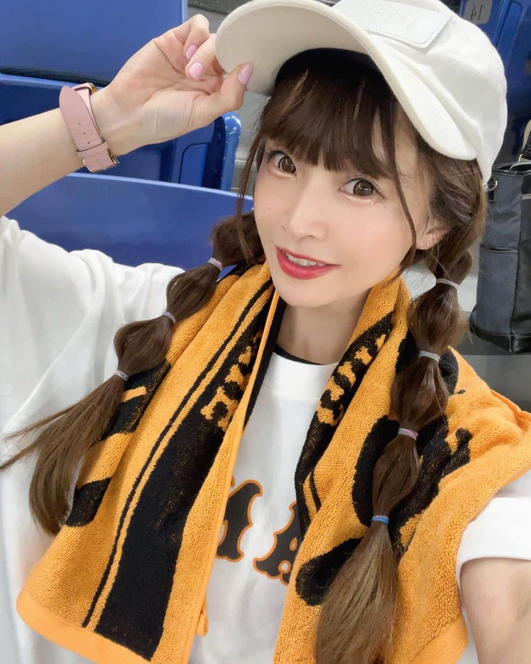 紗々木りんさんのインスタグラム写真 - (紗々木りんInstagram)「👯‍♀️ ⚾️ 𝔾𝕚𝕒𝕟𝕥𝕤 × ホロライブ コラボの試合に ...