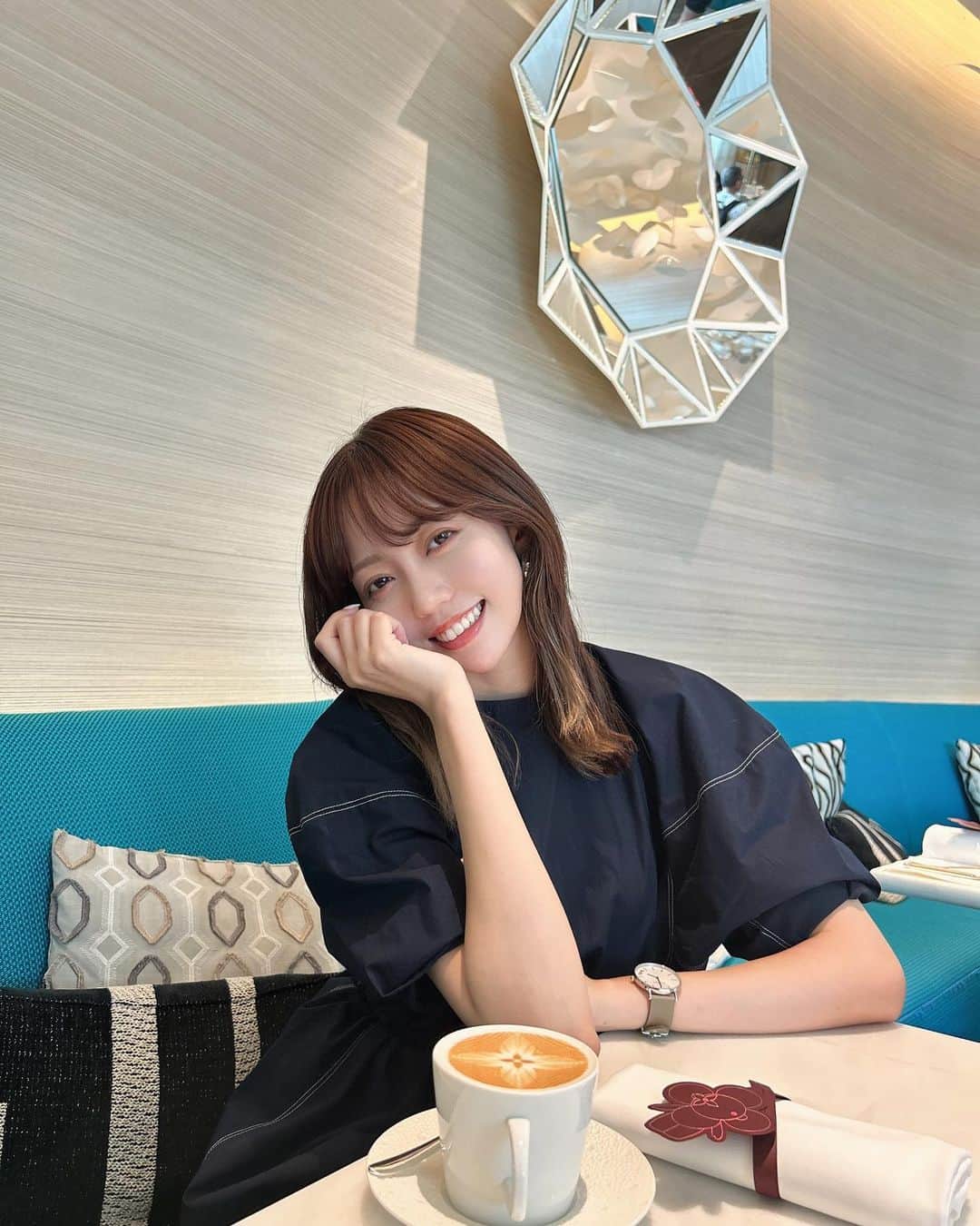 野島樺乃さんのインスタグラム写真 野島樺乃instagram「ノジマノシフク ラテアートが本当にかわいい~。 カフェの雰囲気に合うように パフスリーブの ワンピースを