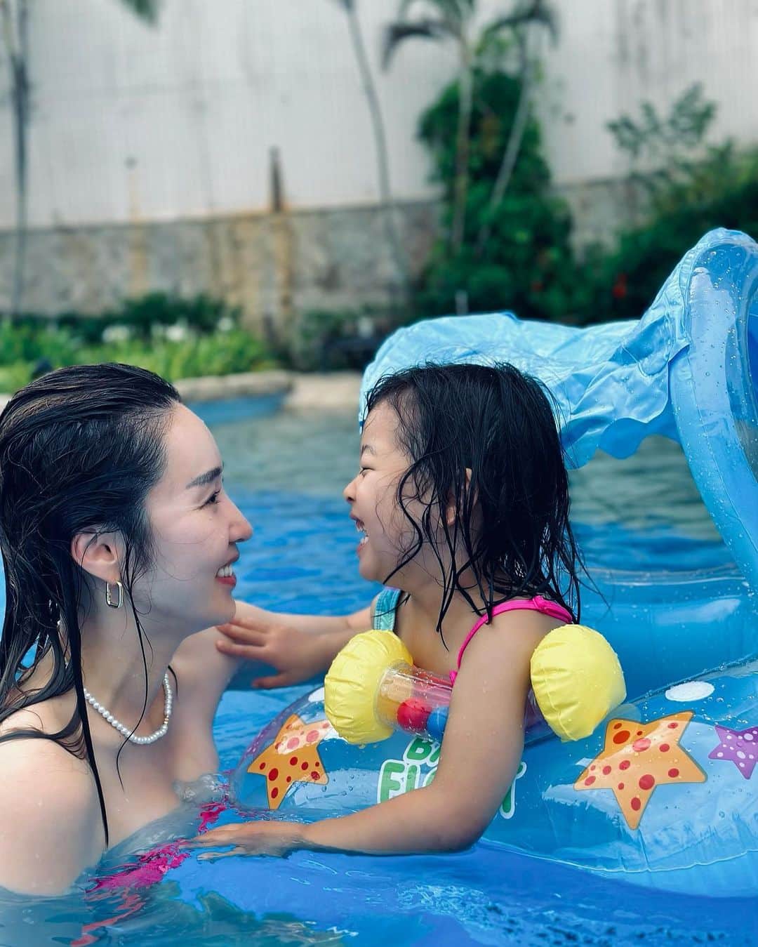 shihoさんのインスタグラム写真 - (shihoInstagram)「アクティブな娘に必要なのは 体力のある母ちゃん🤢 3.4枚目はトトロの口開ける時の モノマネ🤢🤢🌱🌱🌱🫶🫶🫶🫰🏻 娘が ...