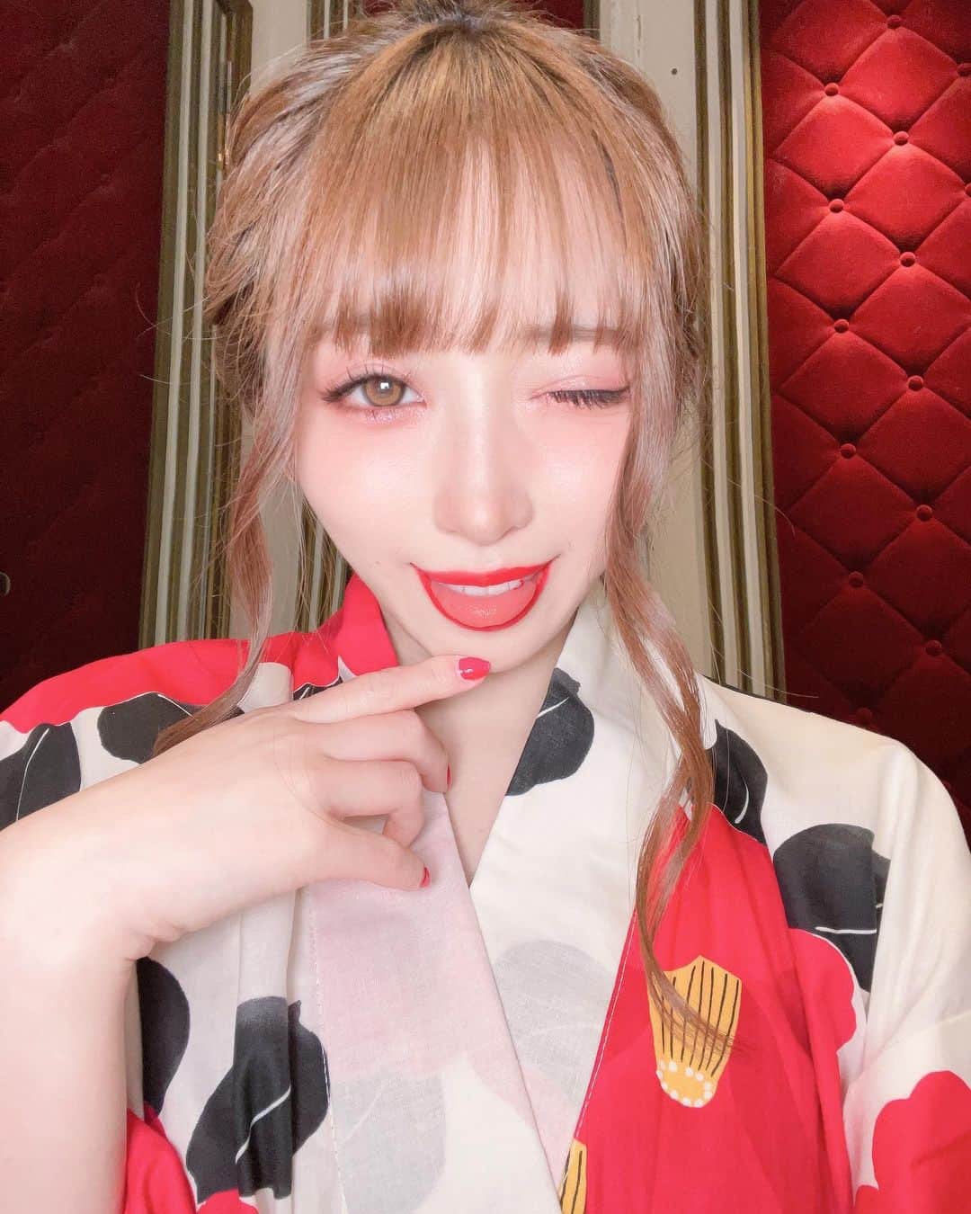 Saraさんのインスタグラム写真 Sarainstagram 「浴衣イベント2日目🎐 赤い大きめのお花が似合うと ファンの方がおすすめし