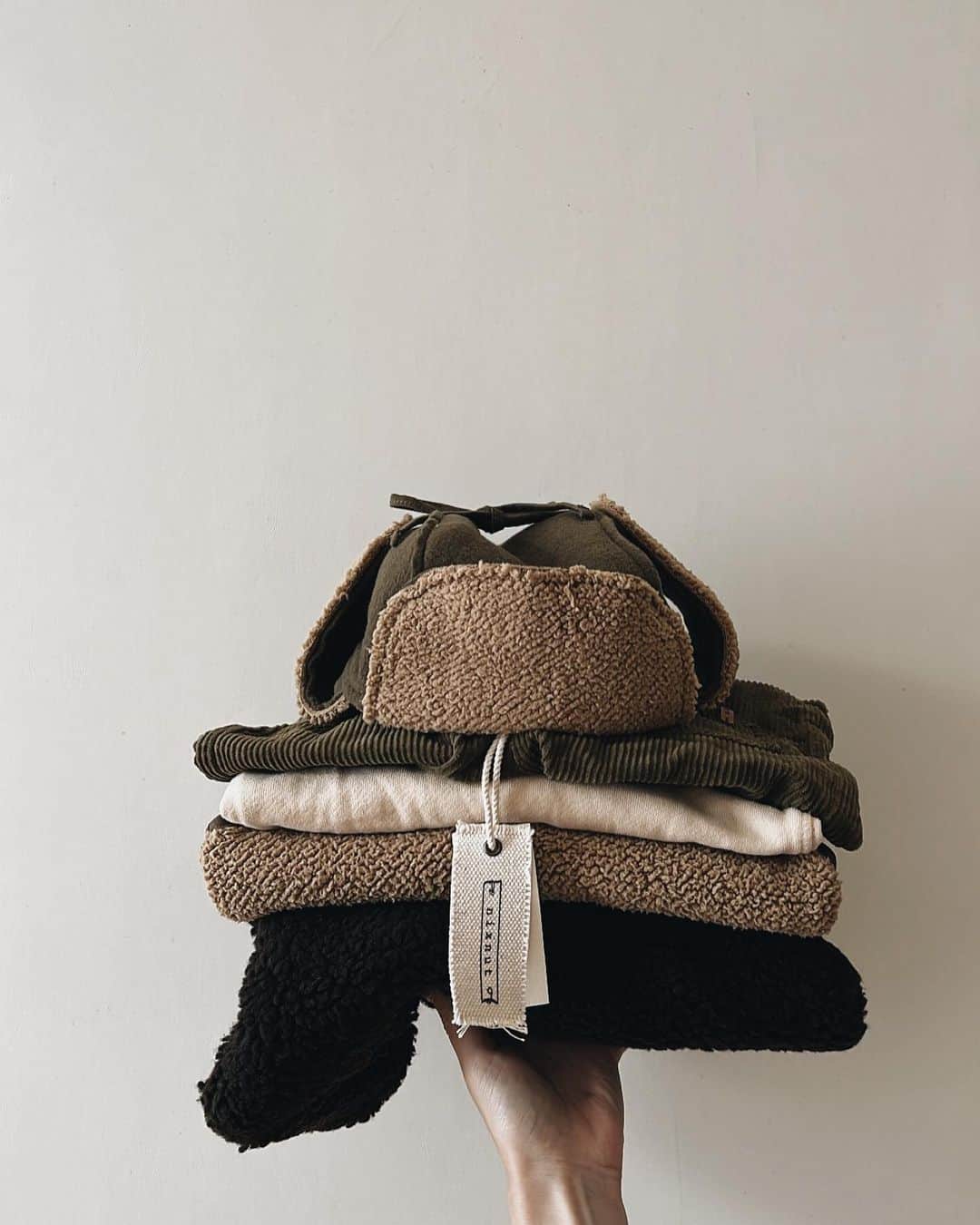 ukapiさんのインスタグラム写真 - (ukapiInstagram)「⠀ ⠀ ⠀ AW第一弾で届いたのは @nixnut.nl 🥜 ⠀ 皆投稿してて乗り遅れた〰️♡ 追加したのはフライト ...