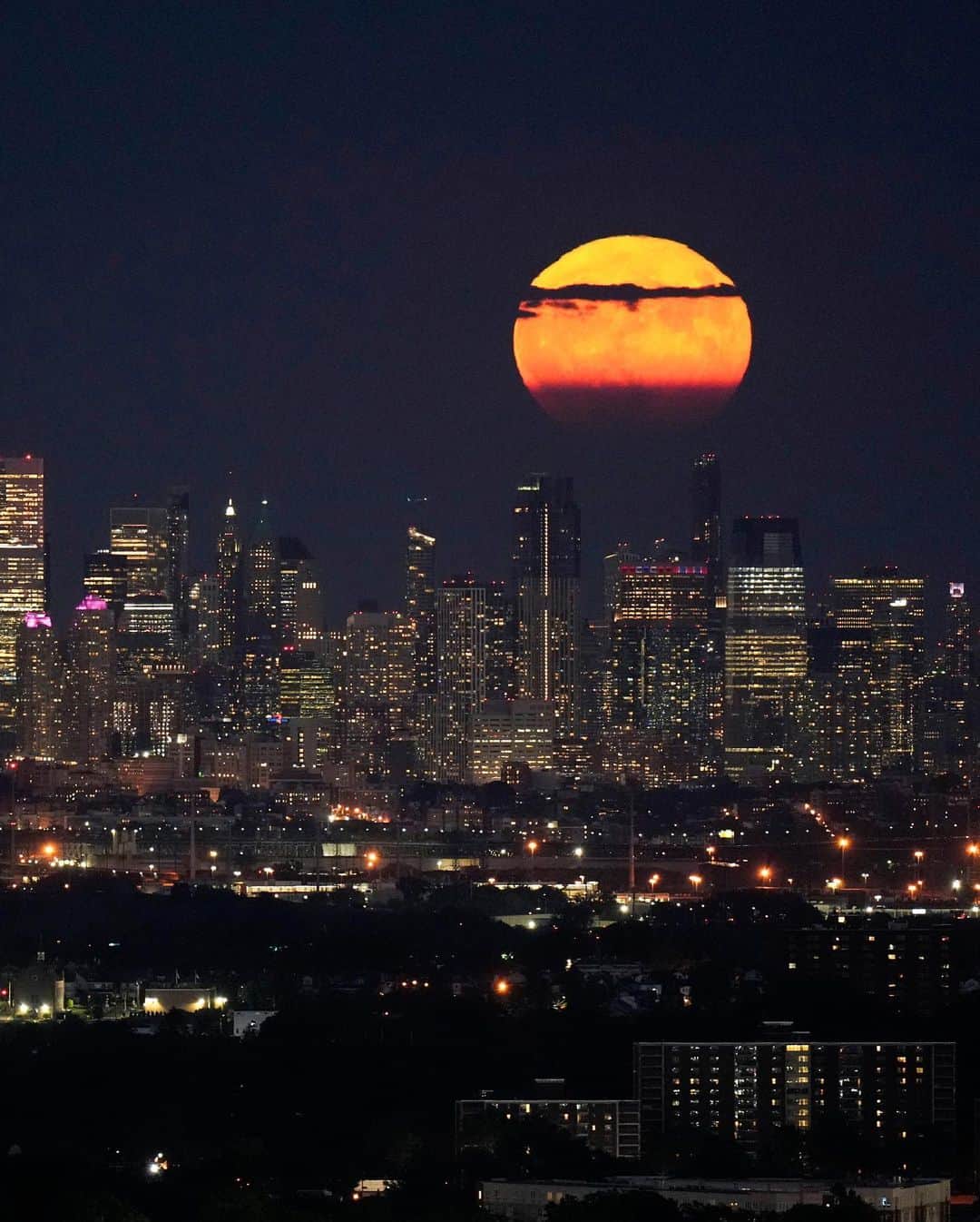 ニューヨーク・タイムズさんのインスタグラム写真 - (ニューヨーク・タイムズInstagram)「The second supermoon ...