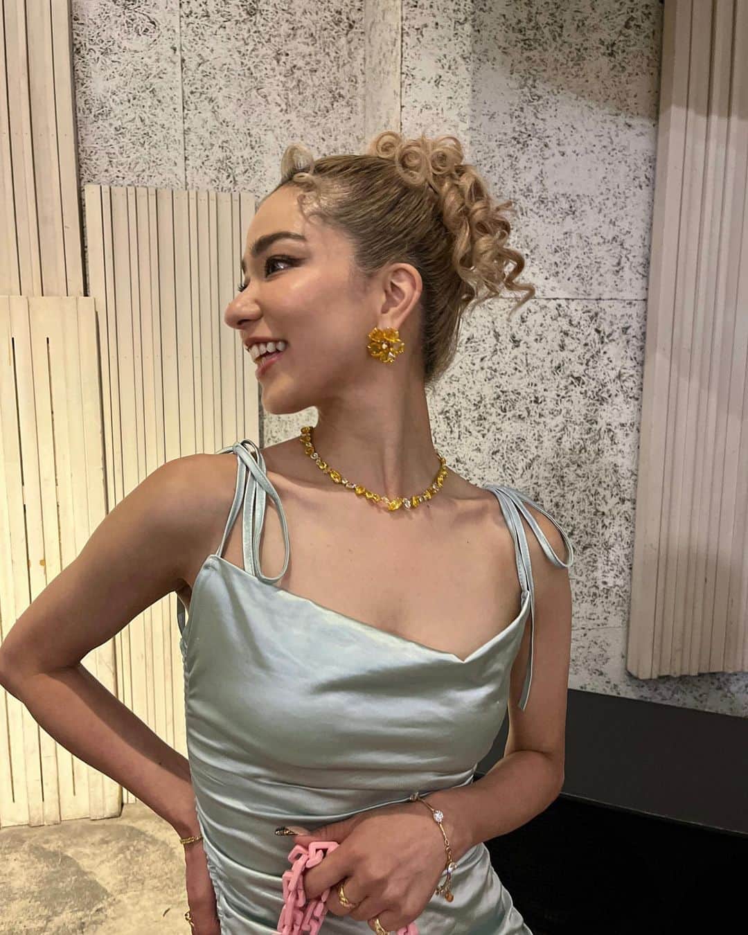 Unaさんのインスタグラム写真 - (UnaInstagram)「久々にドレスアップしておでかけ〜🐠🐚 焼けた肌とミントグリーンがいい感じ〜💚 ...