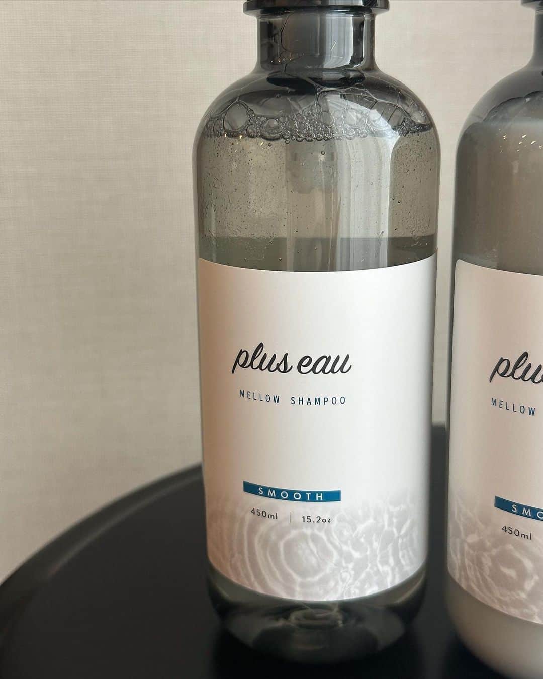 宮所舞さんのインスタグラム写真 - (宮所舞Instagram)「. @plus_eau plus eau シャンプー&トリートメント🧴🫧 髪がとろけるみたいな洗い心地と ホワイトフローラルの ...