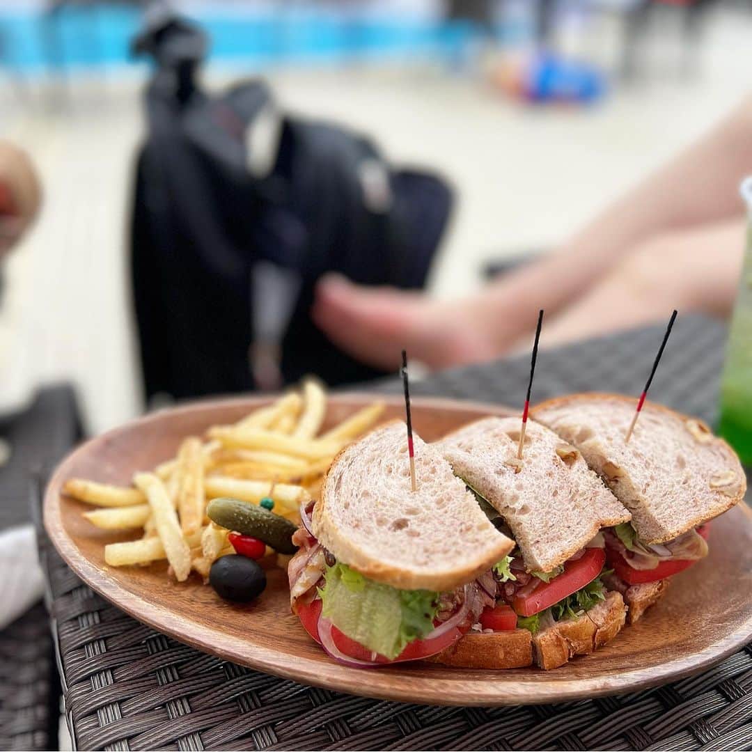 鈴木絢子さんのインスタグラム写真 - (鈴木絢子Instagram)「・ ・ 【今年も城プール🏯】 ホテルニューオータニ大阪「Jo-POOL」 今年も9月18日までアウトドアプールがOPEN ...