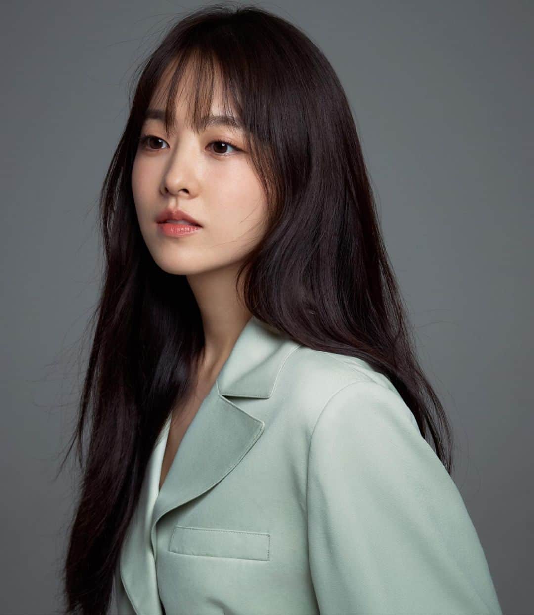 パク・ボヨンさんのインスタグラム写真 - (パク・ボヨンInstagram)「🖤 📸 @ahnjooyoung_ 👗 @with.hyunkyoung 💄 @b_joeun 💇‍♀️ ...