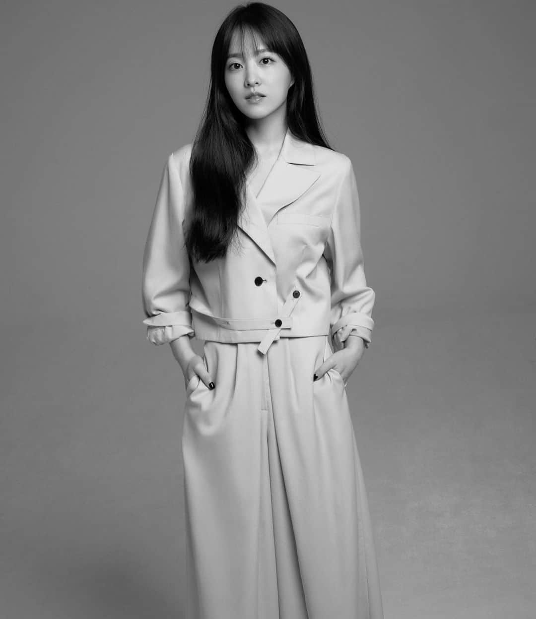 パク・ボヨンさんのインスタグラム写真 - (パク・ボヨンInstagram)「🖤 📸 @ahnjooyoung_ 👗 @with.hyunkyoung 💄 @b_joeun 💇‍♀️ ...