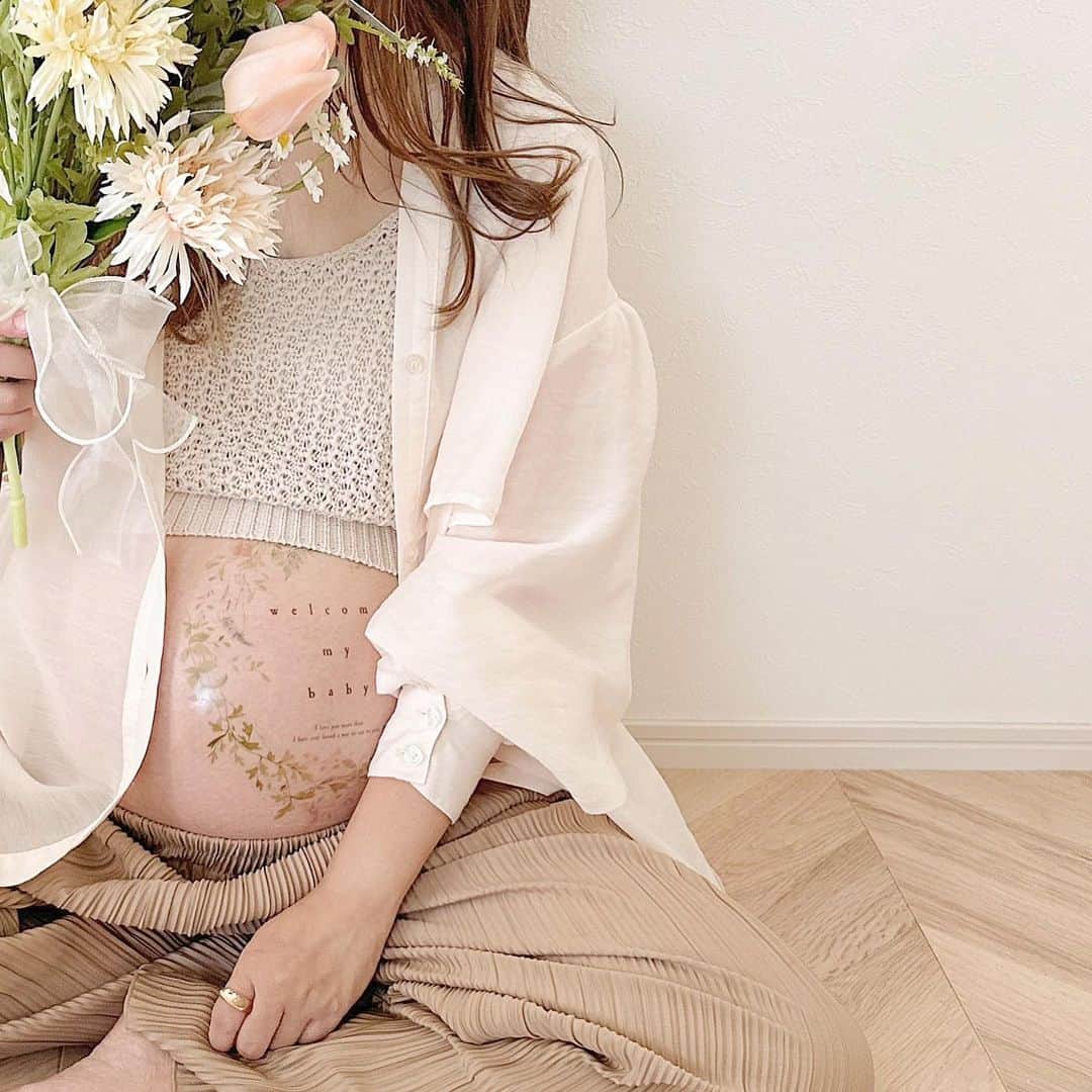 chocoさんのインスタグラム写真 - (chocoInstagram)「** ㅤㅤㅤㅤㅤㅤㅤㅤㅤㅤㅤㅤㅤ 産まれる前に #セルフマタニティフォト 🤰ˎˊ˗ ※苦手な方いたらすみません🙇‍♀️ ...