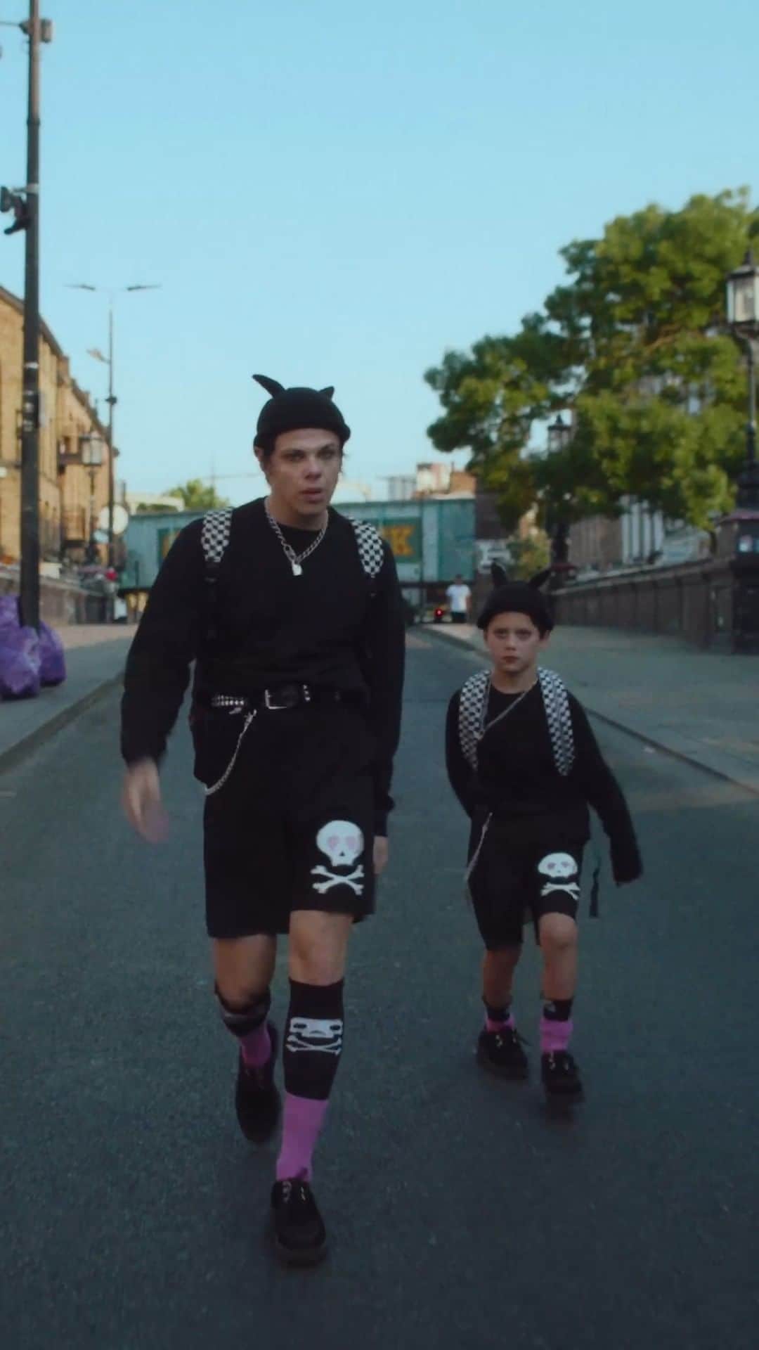 MTVさんのインスタグラム動画 - (MTVInstagram)「If @yungblud is a "Lowlife," then I am ...