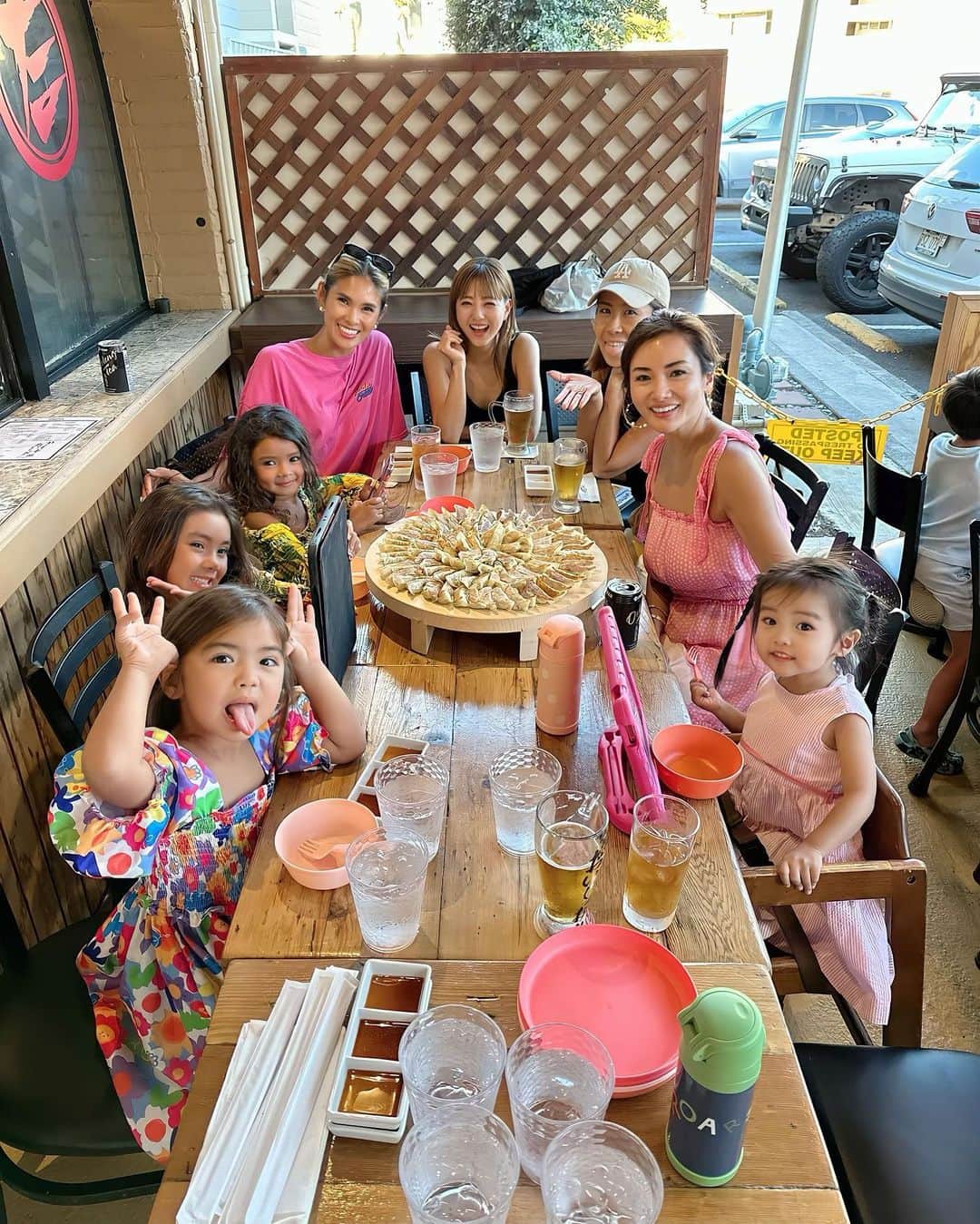 福王寺彩野さんのインスタグラム写真 - (福王寺彩野Instagram)「娘と毎日リンクコーデ🫶🩷🧡💜 今日はやっと @toiro__toiro の水着着れた💖 （私のハミ肉は見なかったことに ...