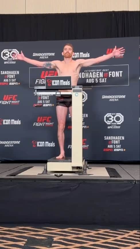 UFCさんのインスタグラム動画 - (UFCInstagram)「Tomorrow night’s main event is ...