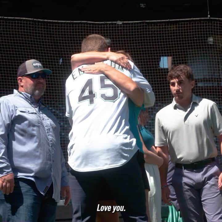 シアトル・マリナーズさんのインスタグラム動画 - (シアトル・マリナーズInstagram)「Where did all this dust ...