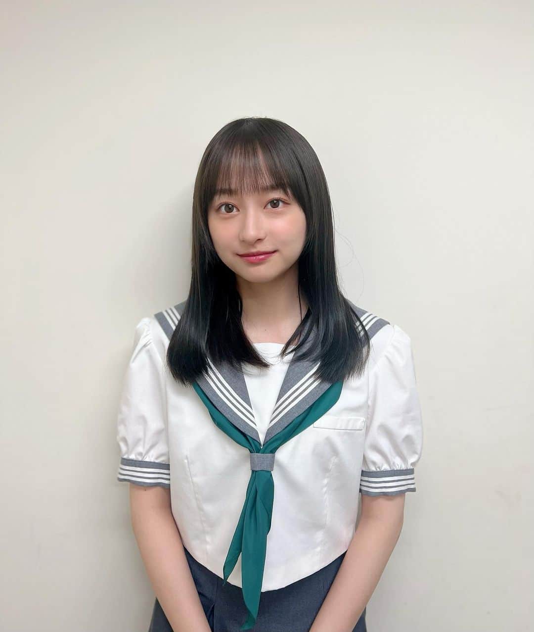 影山優佳さんのインスタグラム写真 - (影山優佳Instagram)「NHK Eテレ『ニュー試』にて少しお久しぶりに制服を着ました☺︎ 実はこの収録の日のために黒く染めたんです。気づいてくれた ...