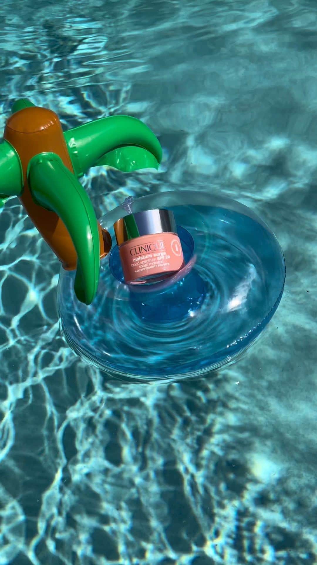 クリニークさんのインスタグラム動画 - (クリニークInstagram)「Sun protection and hydration go ...