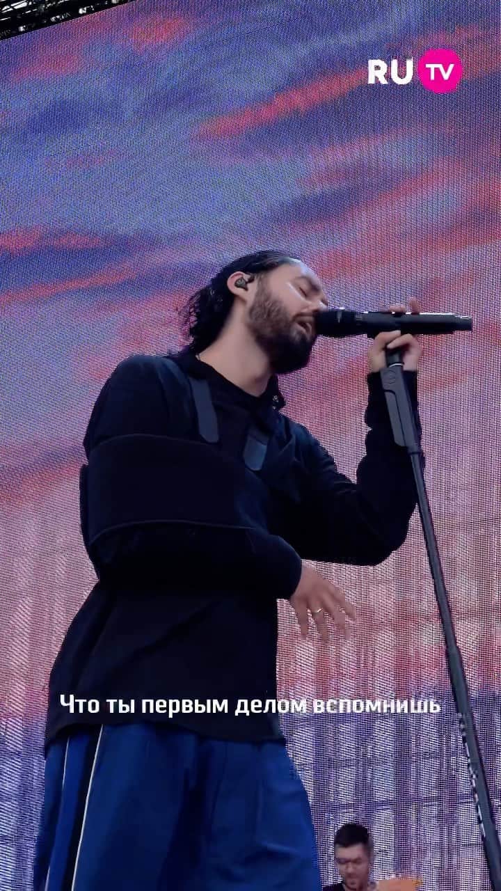 RU.TVさんのインスタグラム動画 - (RU.TVInstagram)「Легендарное выступление Мота 🎤 ...