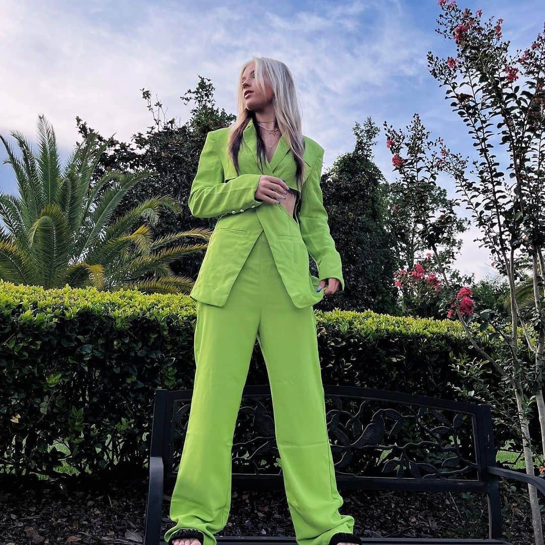 SHEINさんのインスタグラム写真 - (SHEINInstagram)「SHEIN X The Future X Collection ...