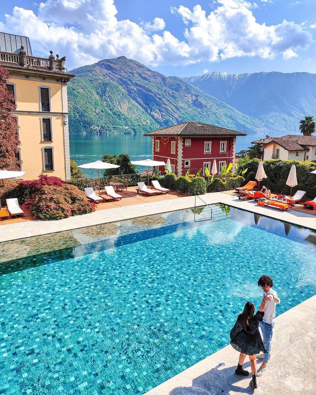 9GAGさんのインスタグラム写真 - (9GAGInstagram)「@ someone you'd visit Lake Como with ...