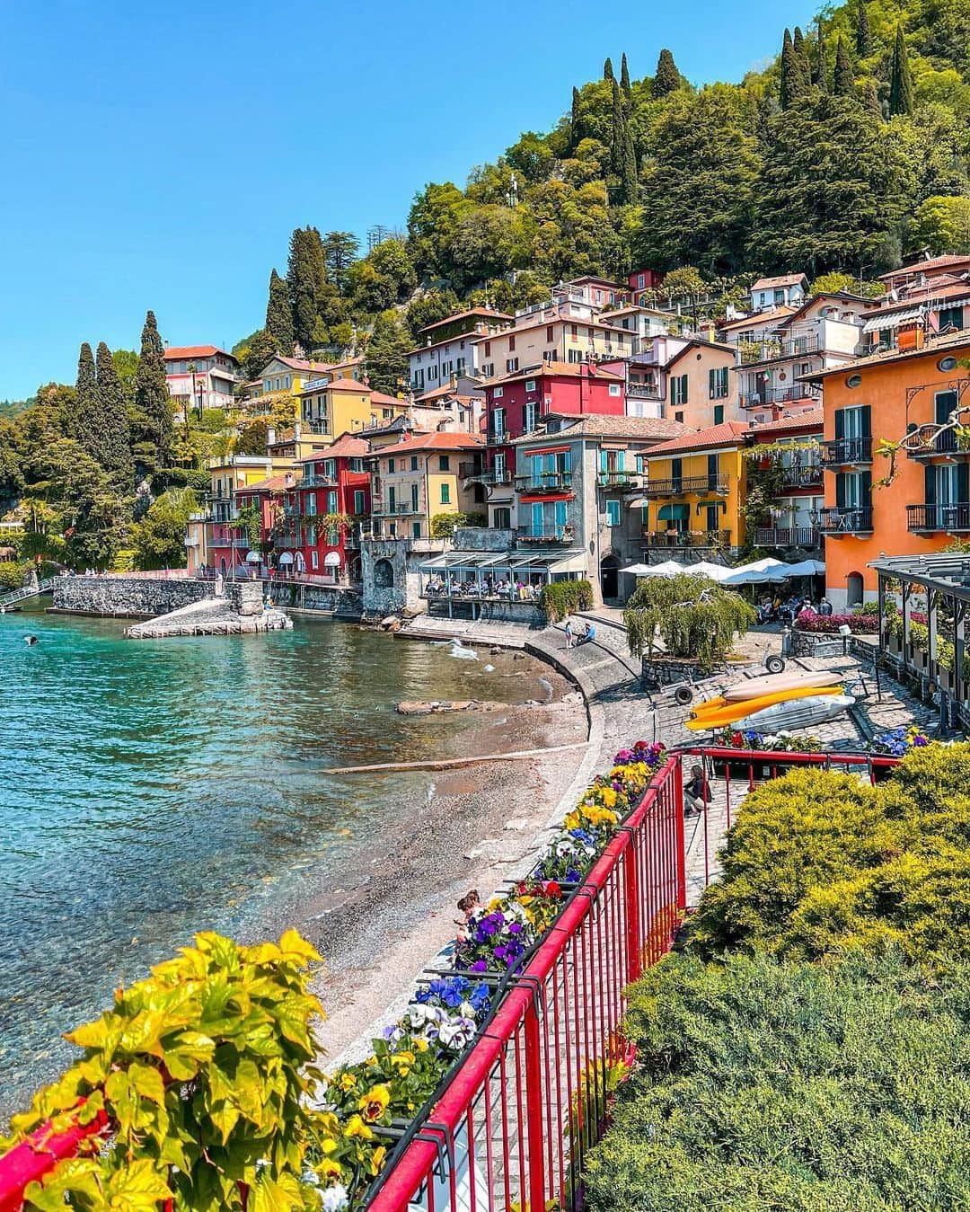 9GAGさんのインスタグラム写真 - (9GAGInstagram)「@ someone you'd visit Lake Como with ...