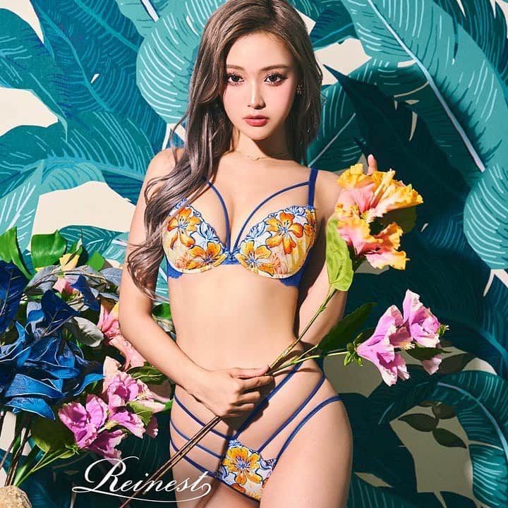 下着専門店DRWさんのインスタグラム写真 - (下着専門店DRWInstagram)「新作ランジェリーピックアップ💐🍃 @reinest_official 優美に咲くボタニカルフラワーが ...