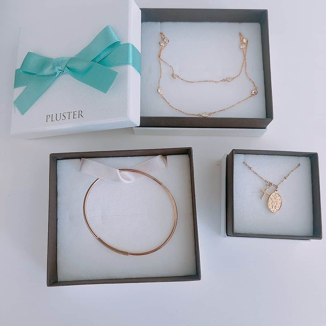 松藤あつこさんのインスタグラム写真 - (松藤あつこInstagram)「@pluster.jp 💎 のロングネックレス そのままでも、ロングヘアに馴染むし、洋服のアクセントになる♡ 二重にし ...