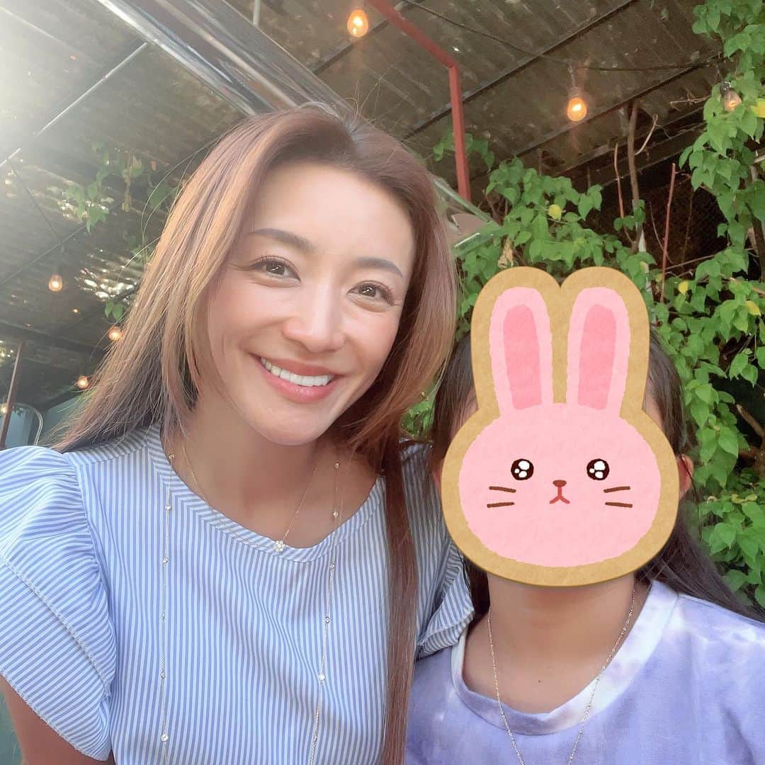 松藤あつこさんのインスタグラム写真 - (松藤あつこInstagram)「@pluster.jp 💎 のロングネックレス そのままでも、ロングヘアに馴染むし、洋服のアクセントになる♡ 二重にし ...