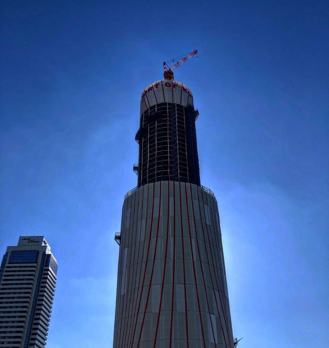 Kooさんのインスタグラム写真 Kooinstagram 「台風対策のポートタワーと心配そうなホテルオークラ 本日は谷九subにて すば