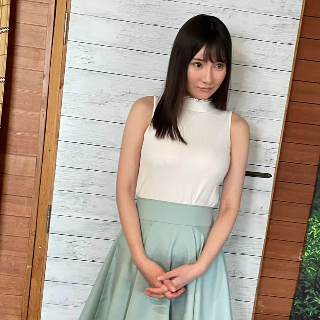 山手梨愛さんのインスタグラム写真 山手梨愛instagram 「⁡⁡⁡曇ってても暑いよね🫠 ⁡⁡ ⁡ ⁡⁡⁡⁡⁡山⁡手梨愛 ⁡ ⁡ S1
