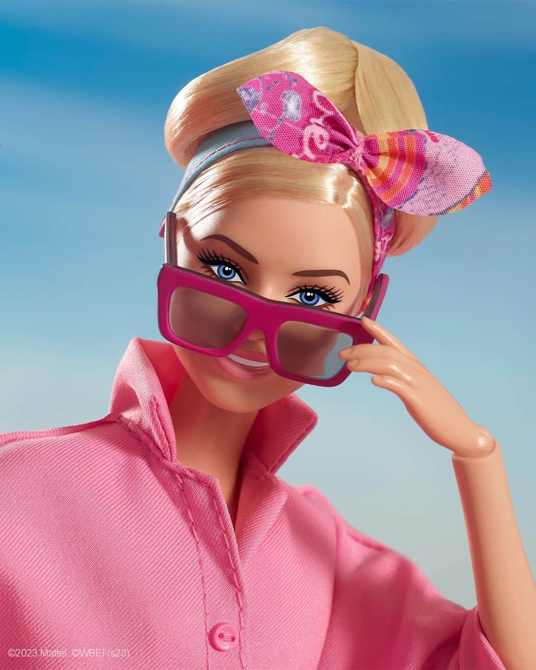 バービーさんのインスタグラム写真 - (バービーInstagram)「Hey Barbie 🕶️ Let’s go save #Barbie ...