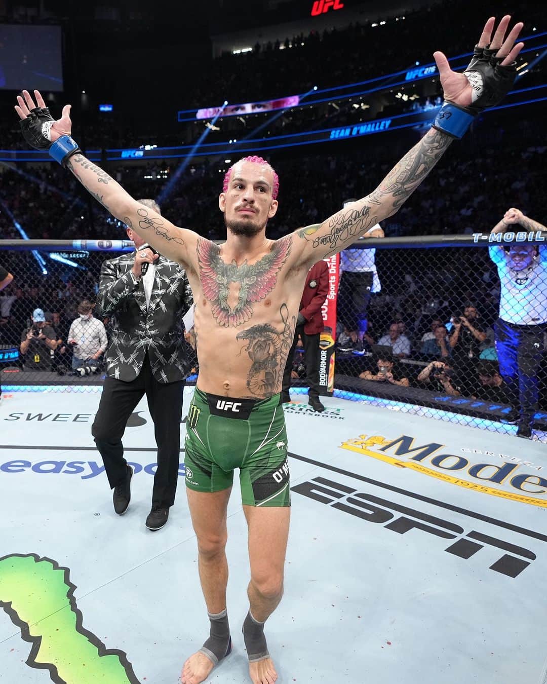 UFCさんのインスタグラム写真 - (UFCInstagram)「Just SOME of today's stars that came ...