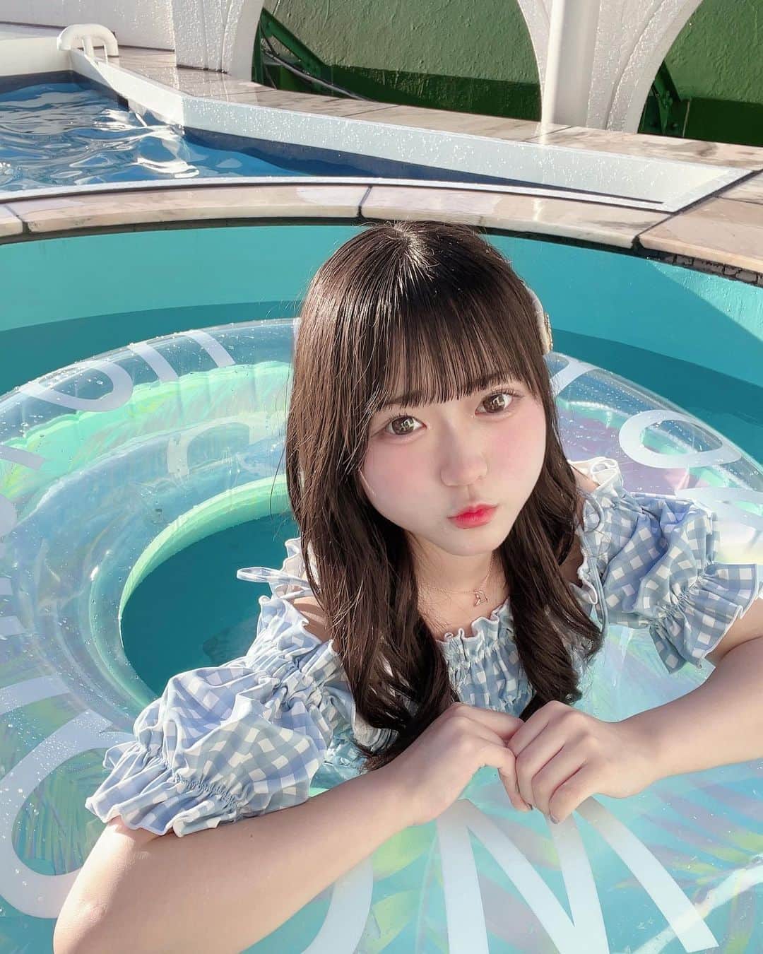 Ririkaさんのインスタグラム写真 - (RirikaInstagram)「暑すぎるからプール行った！🤍 #プール #水着 #fyp #jkブランド」8月9日 17時01分 - 0027_rika