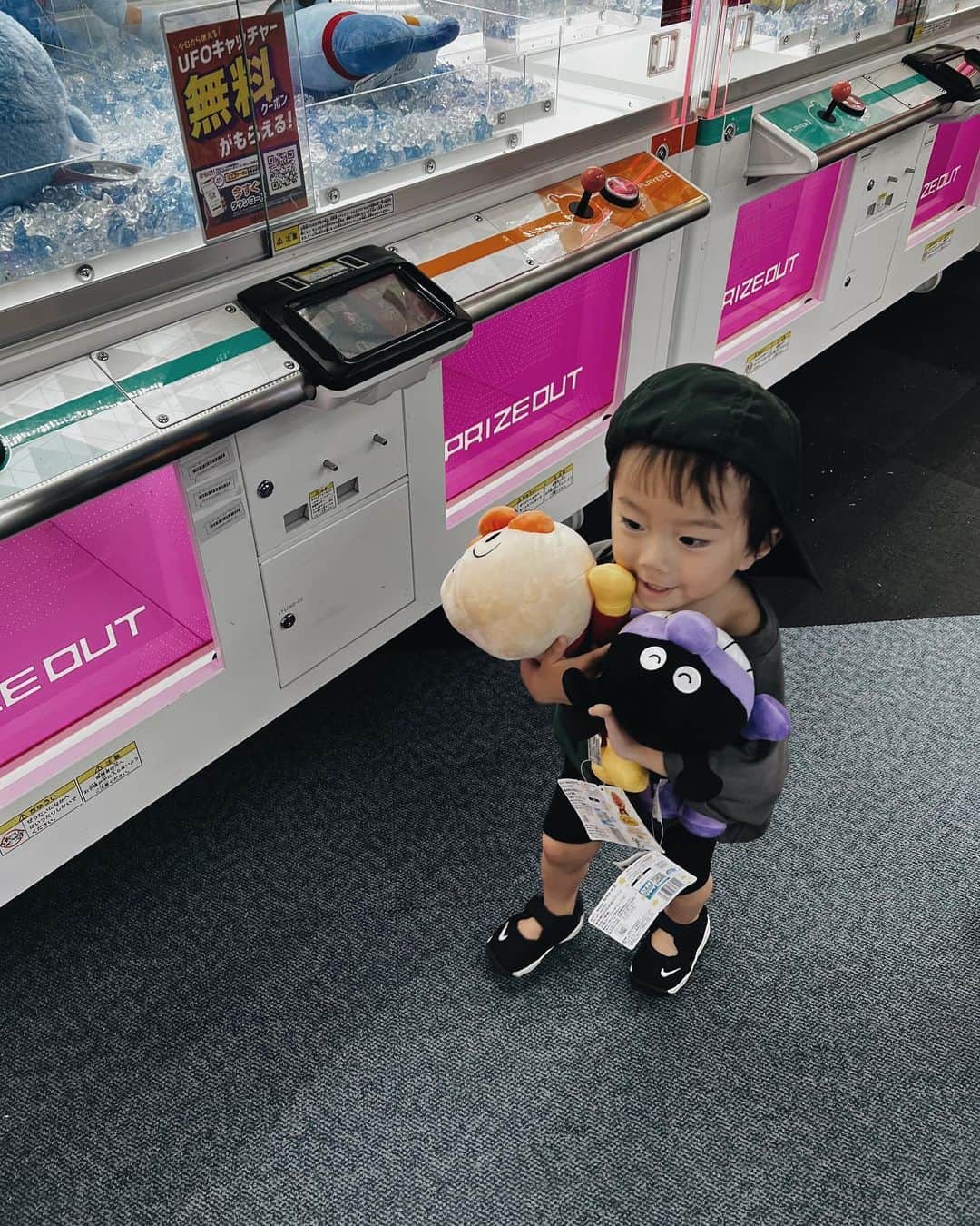 ukapiさんのインスタグラム写真 - (ukapiInstagram)「⠀ ⠀ ⠀ ぱぱっこ👦🏻♡ ⠀ 本日で1歳半に☝🏻 ⠀ ゲーセンしに行って、 バイキンマンとアンパンマンget ...