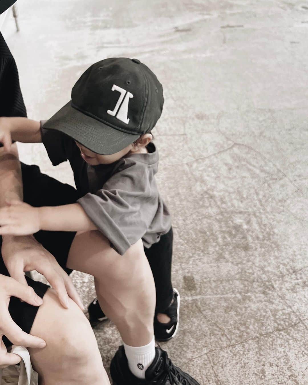 ukapiさんのインスタグラム写真 - (ukapiInstagram)「⠀ ⠀ ⠀ ぱぱっこ👦🏻♡ ⠀ 本日で1歳半に☝🏻 ⠀ ゲーセンしに行って、 バイキンマンとアンパンマンget ...