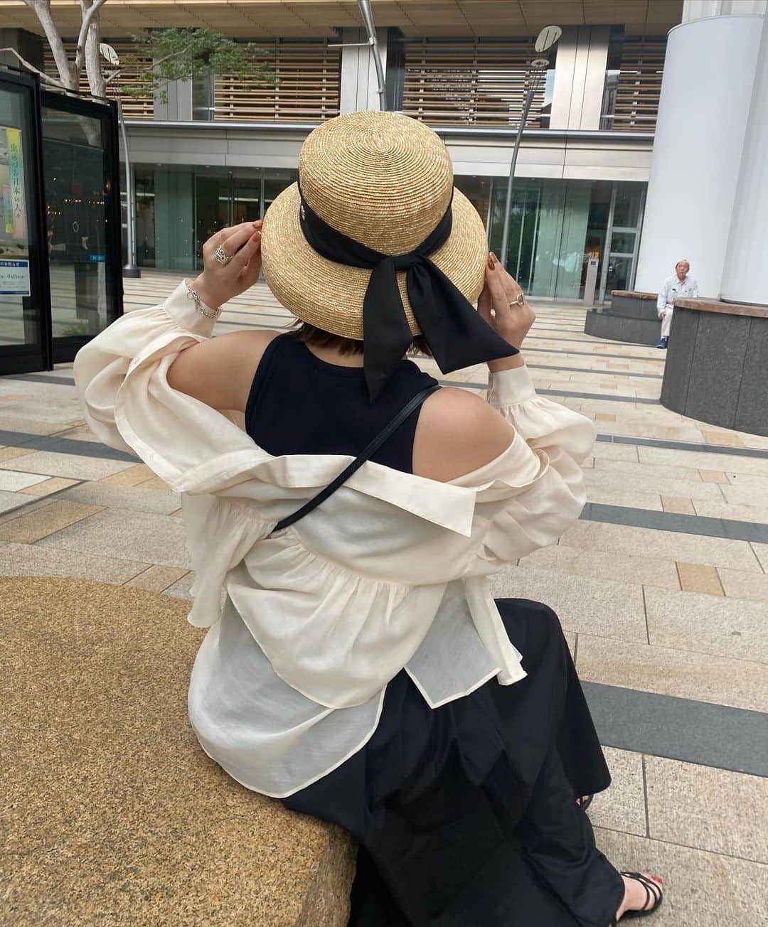 coco さんのインスタグラム写真 - ( coco Instagram)「\最近のワンピースコーデまとめ/ @rococo39 GUのワンピース×シアーシャツ が、最近の定番←毎日暑すぎる🥵 ...