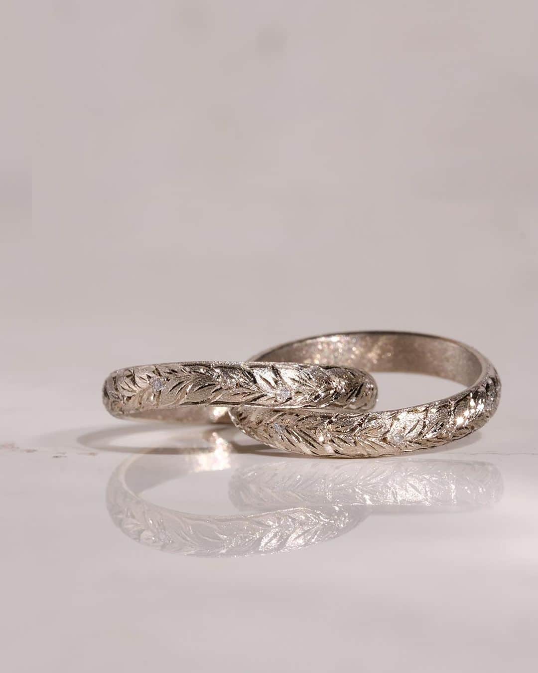 muskaさんのインスタグラム写真 - (muskaInstagram)「ホワイトゴールドに、月桂樹の植物紋様とVS1クラリティのダイヤモンド ...