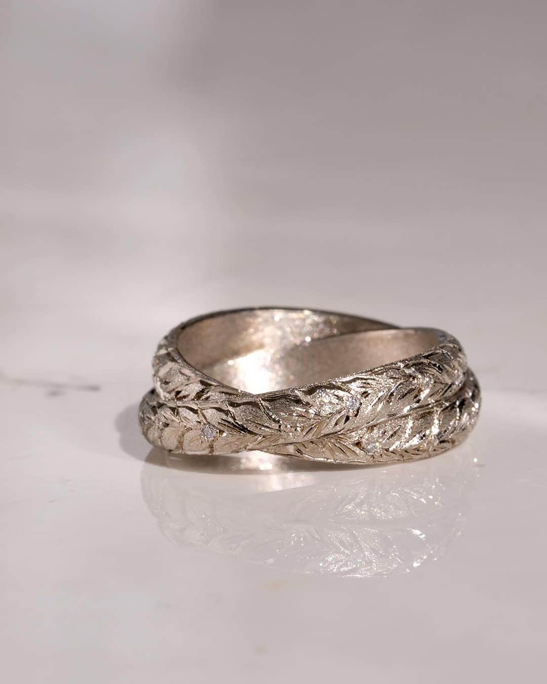 muskaさんのインスタグラム写真 - (muskaInstagram)「ホワイトゴールドに、月桂樹の植物紋様とVS1クラリティのダイヤモンド ...