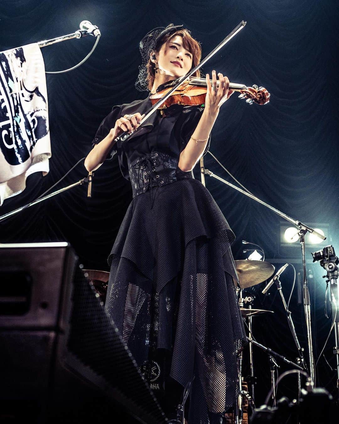 AYASAさんのインスタグラム写真 - (AYASAInstagram)「♧ 念願のキネマ倶楽部でバヨリンを弾くワタクシ🎻 ︎ 📷Photo by リリィ（ririco:ramu）・飴屋 ...