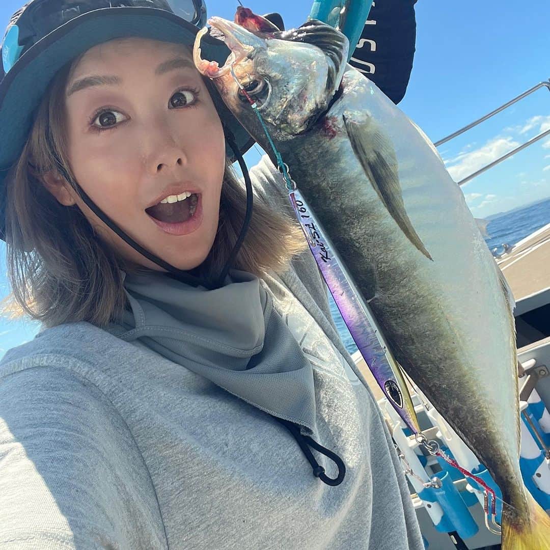 蒼井さやさんのインスタグラム写真 - (蒼井さやInstagram)「今日も今日とて海上調査へ😁 昨日と同じく忠岡港からK'sさんにお世話になり、青物ジギング→サバ＆アジ天国→タチウオジギング ...
