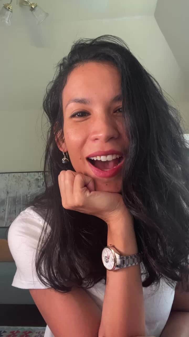 ダナイ・ガルシアさんのインスタグラム動画 - (ダナイ・ガルシアInstagram)「Hola Familia!!! Quick announcement here! 📣🎙⏰ This ...