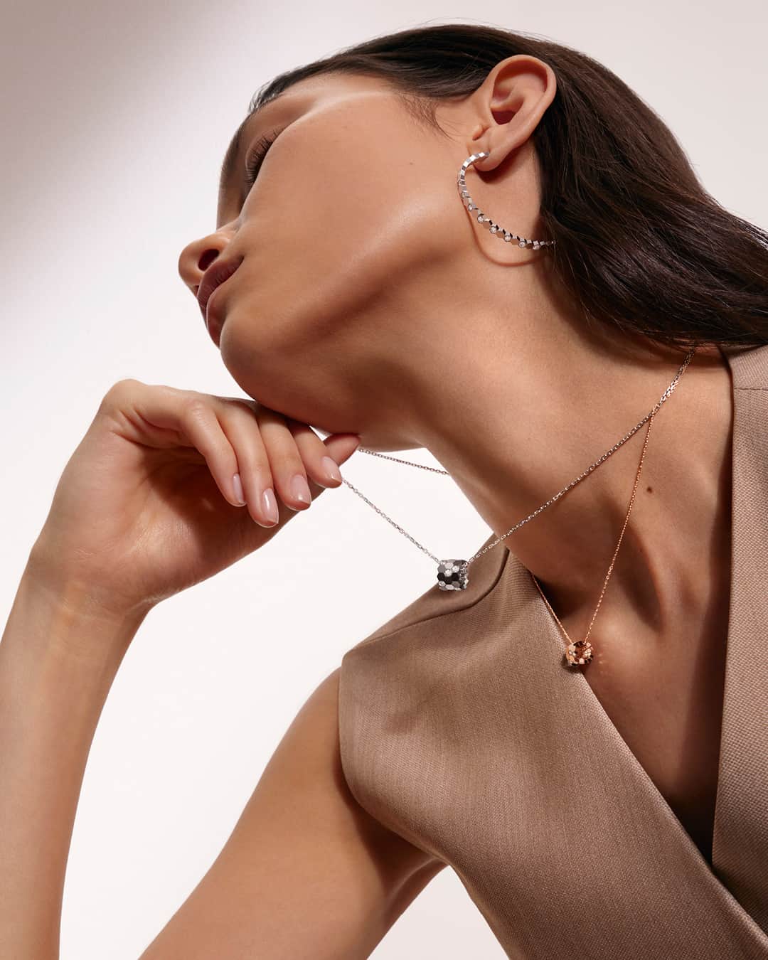 Chaumetさんのインスタグラム写真 - (ChaumetInstagram)「Catch the light and strike a pose with Bee My Love.⁣ # ...