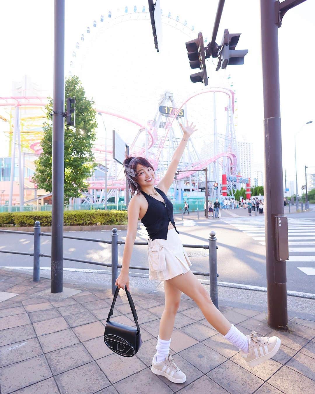 陳伊さんのインスタグラム写真 - (陳伊Instagram)「我想要好天氣啊☁️☁️☁️ Top/ @kkii_official Skirt ...